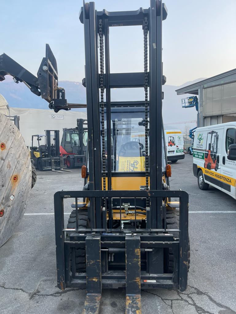 CARRELLO ELEVATORE FRONTALE DIESEL USATO CATERPILLAR DP50NT – CBL ...