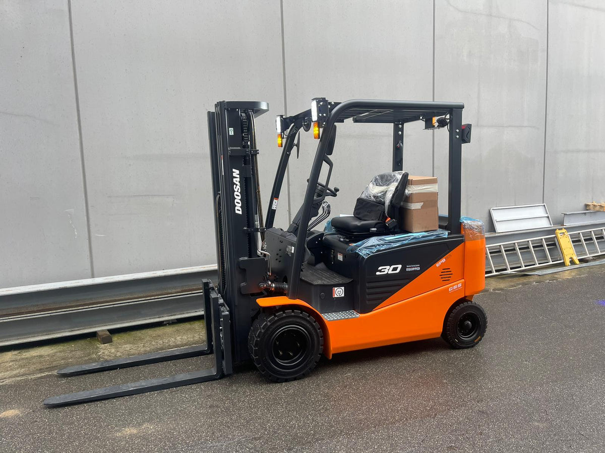 CARRELLO ELEVATORE FRONTALE ELETTRICO NUOVO DOOSAN B30NS — CBL ...